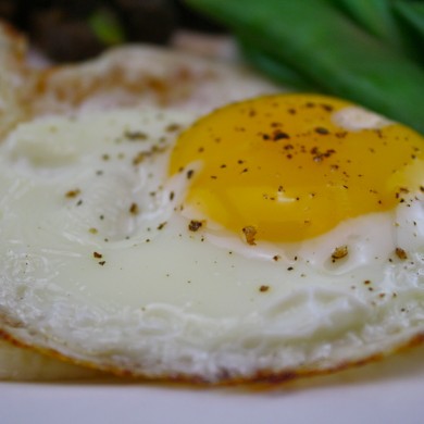 EggLovers: Veja como preparar um ovo frito redondinho e perfeito